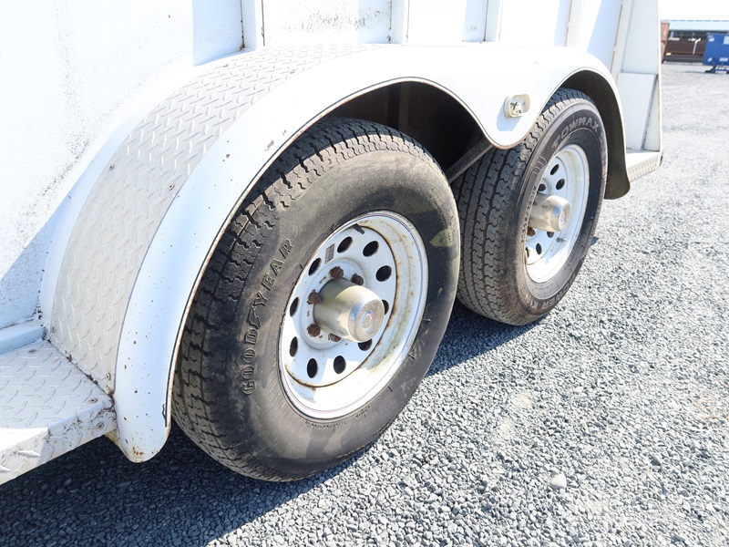 1998 LOGAN COACH RANGER T/A HORSE TRAILER | MARYSVILLE HEAVY EQUIPMENT ...