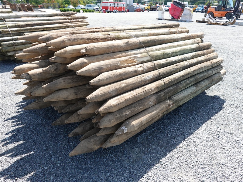 ASSORTED WOOD FENCE POSTS | MARYSVILLE TOOLS & EQUIPMENT - ONLINE AUCTION | James G. Murphy Co.