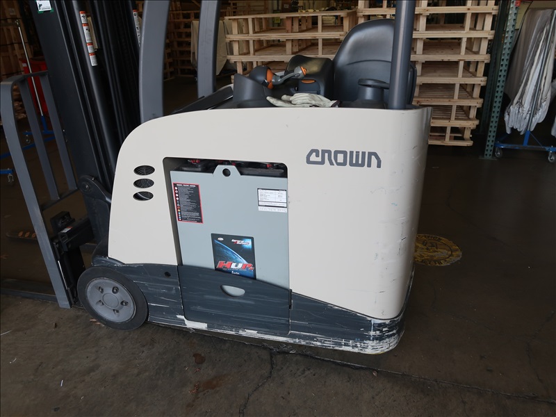 CROWN RC5545-40 | PARAMOUNT BEDDING - LIVE AUCTION | James G. Murphy Co.