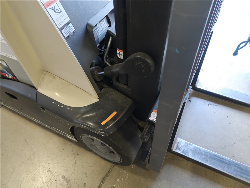 CROWN RC5545-40 | PARAMOUNT BEDDING - LIVE AUCTION | James G. Murphy Co.